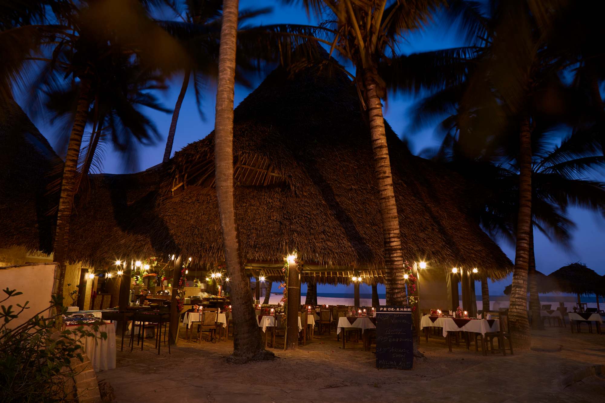 Restaurant – Pinewood Beach Resort & Spa